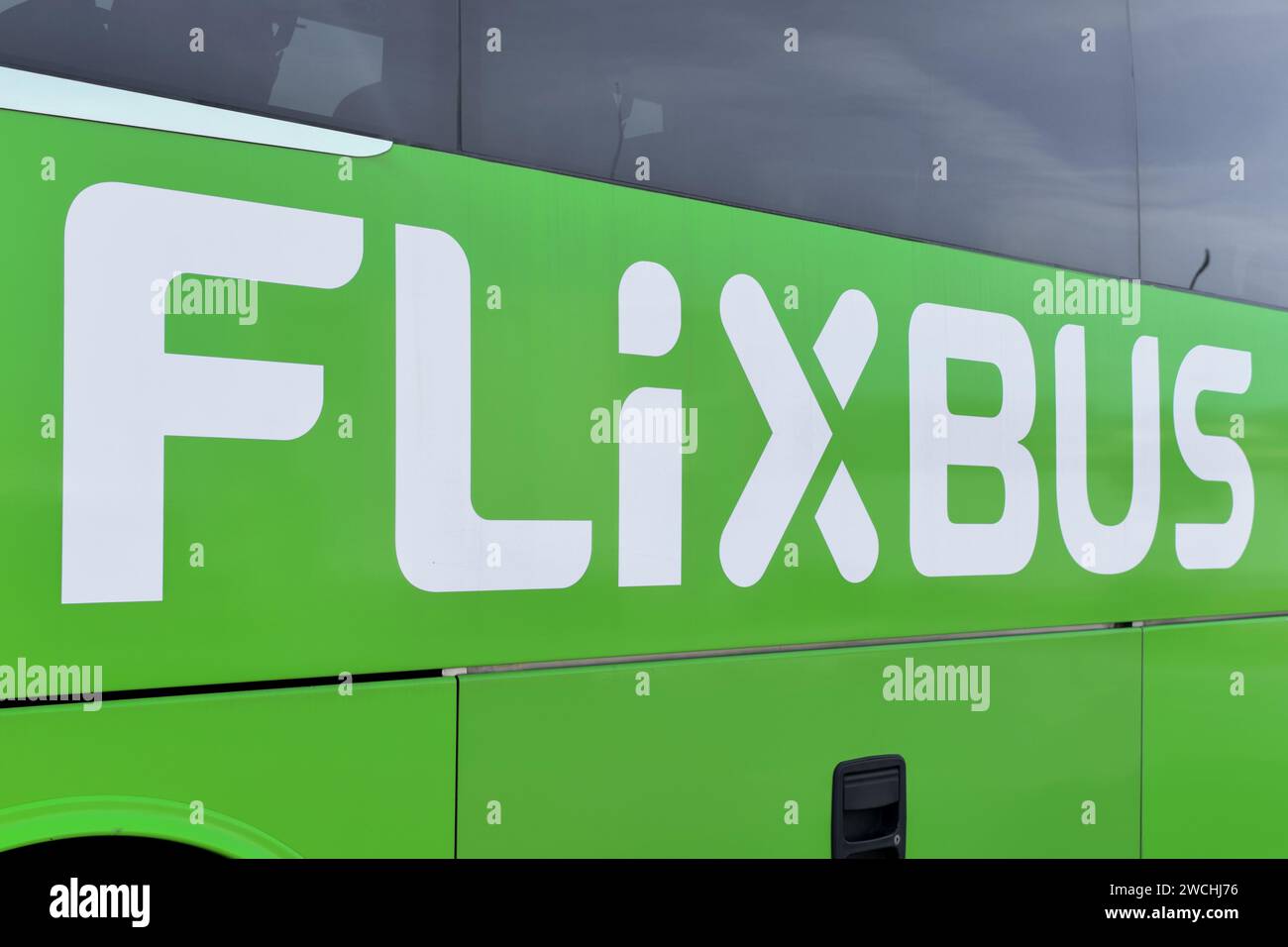 Flixbus paris hi-res stock photography and images - Alamy