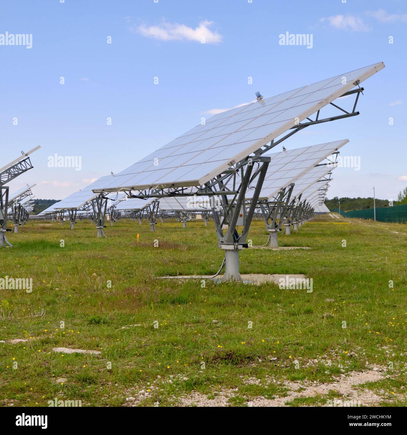 Power station in field hi-res stock photography and images - Alamy
