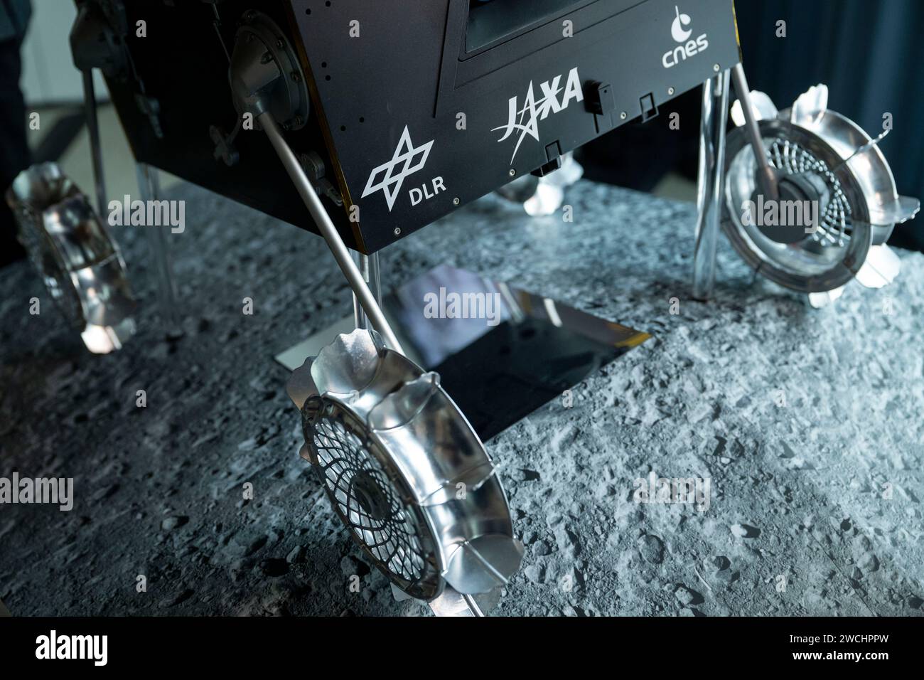 16 January 2024, Bavaria, Weßling: The rotating "legs" with the wheels ...