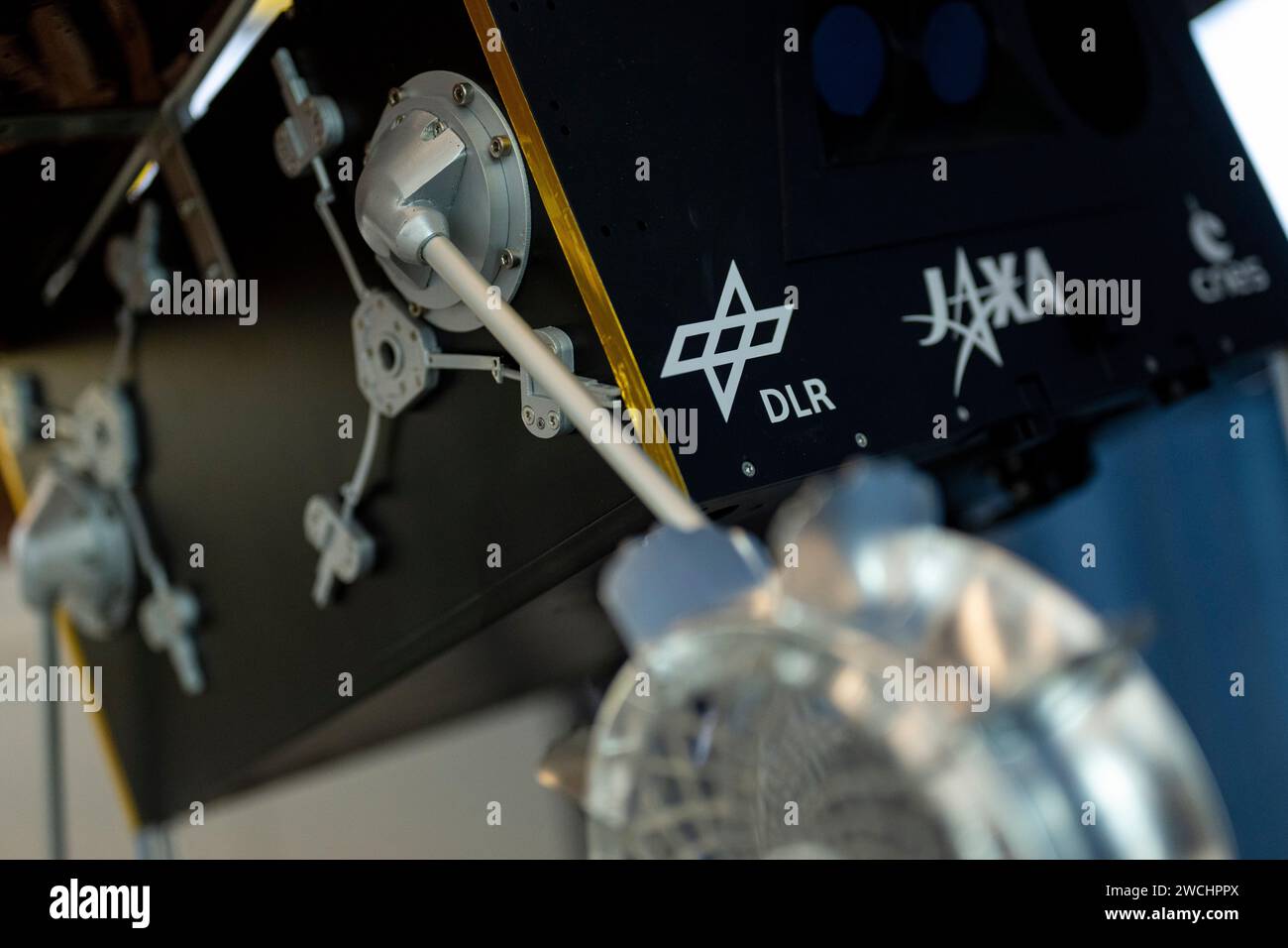 16 January 2024, Bavaria, Weßling: The rotating "legs" with the wheels ...