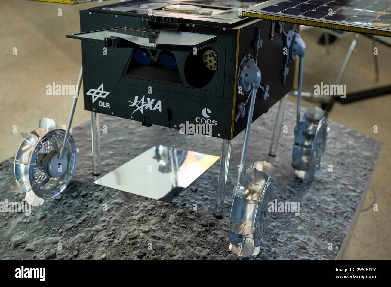16 January 2024, Bavaria, Weßling: The navigation camera (M) and ...