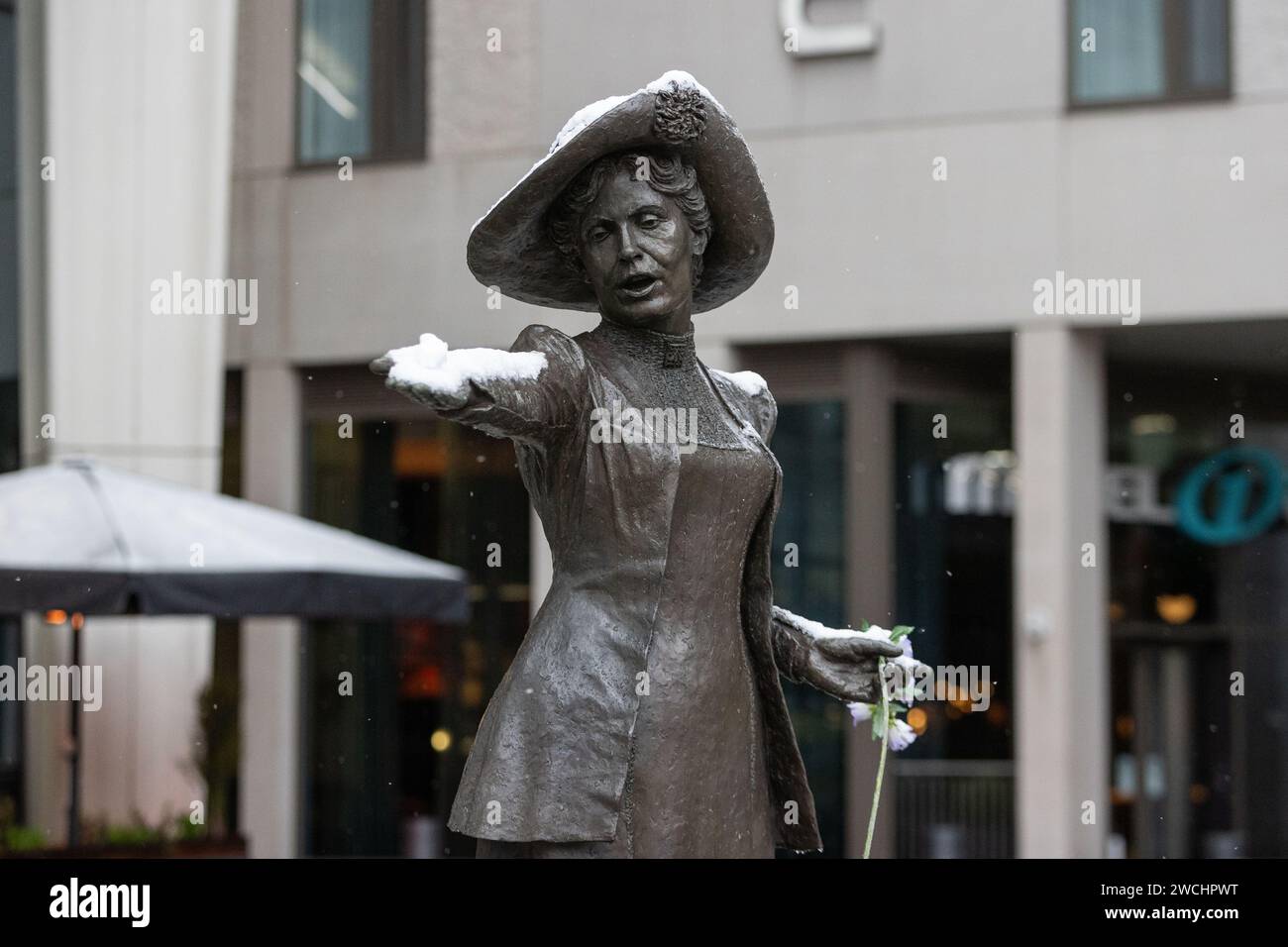 Emmeline pankhurst at manchester hi-res stock photography and images ...