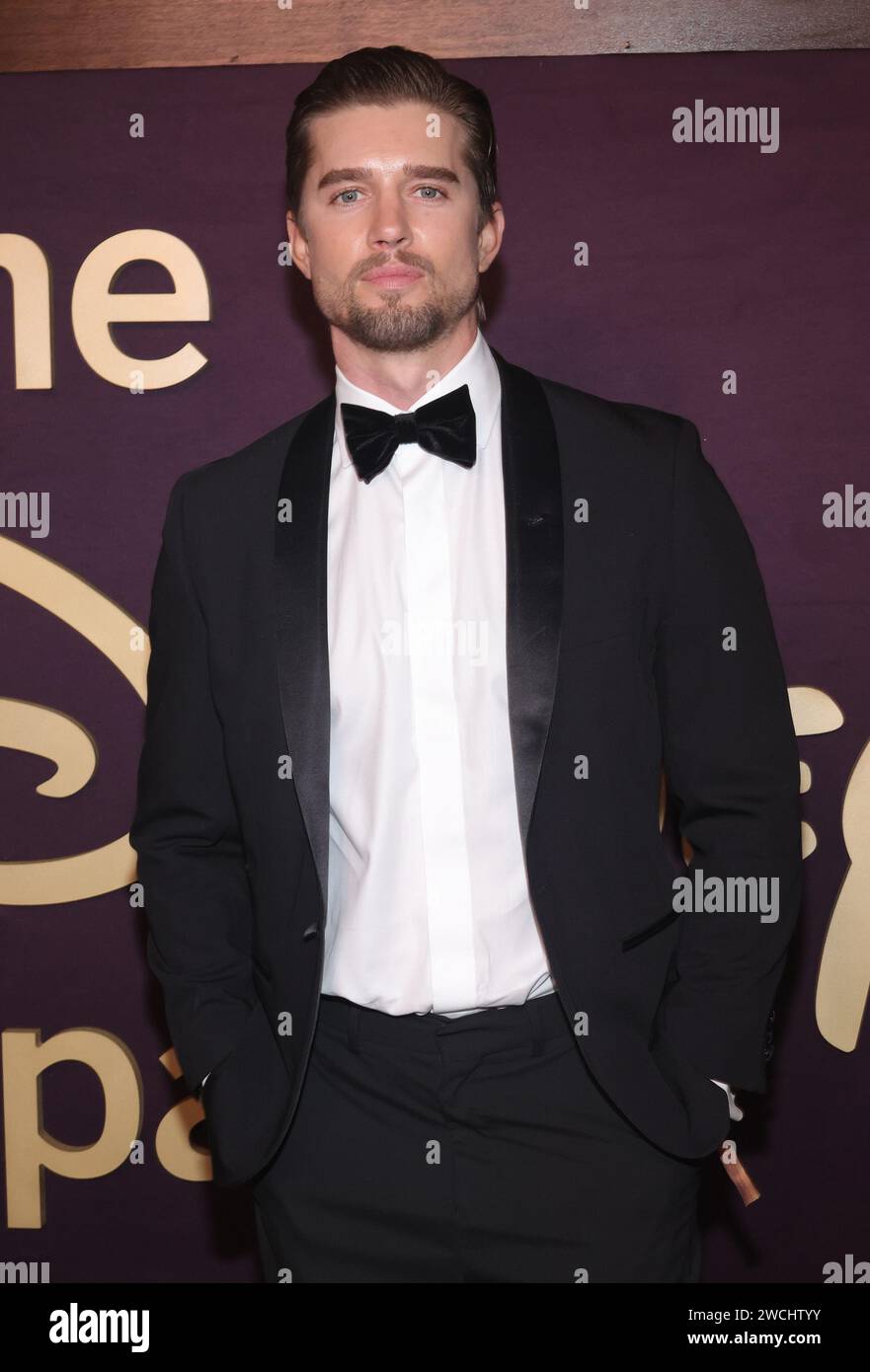 Drew Van Acker Photo Shoot Titans Season 2 Drew Van Acker Cast As