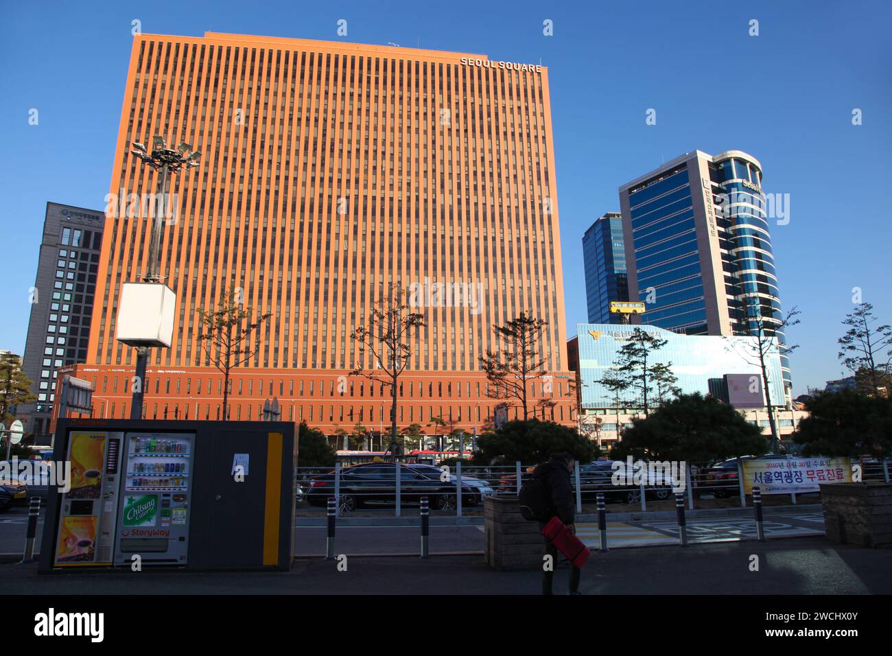 Seoul station square hi-res stock photography and images - Alamy