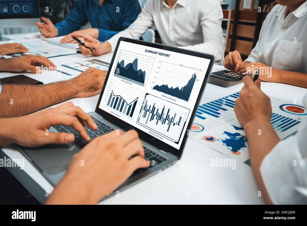 Power bi laptop hi-res stock photography and images - Alamy