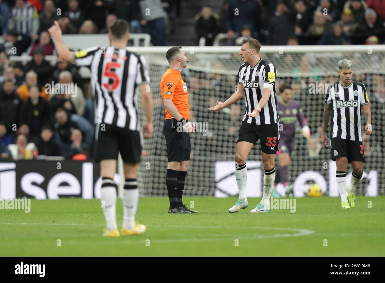 Dan Burn of Newcastle resons with referee Chris Kavanagh - Newcastle ...