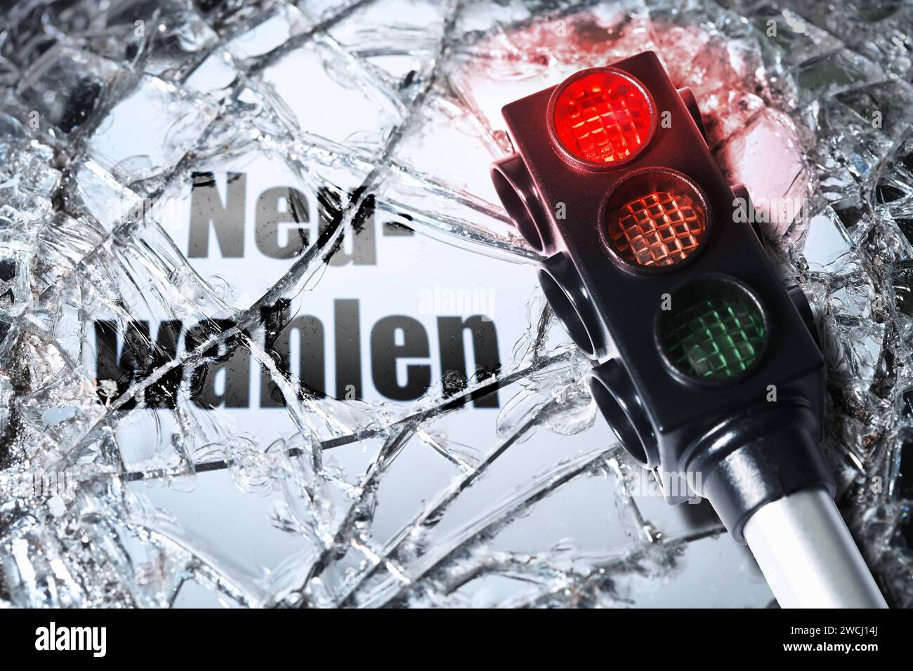 FOTOMONTAGE, Rote Ampel auf zerbrochenem Grund mit dem Schriftzug ...
