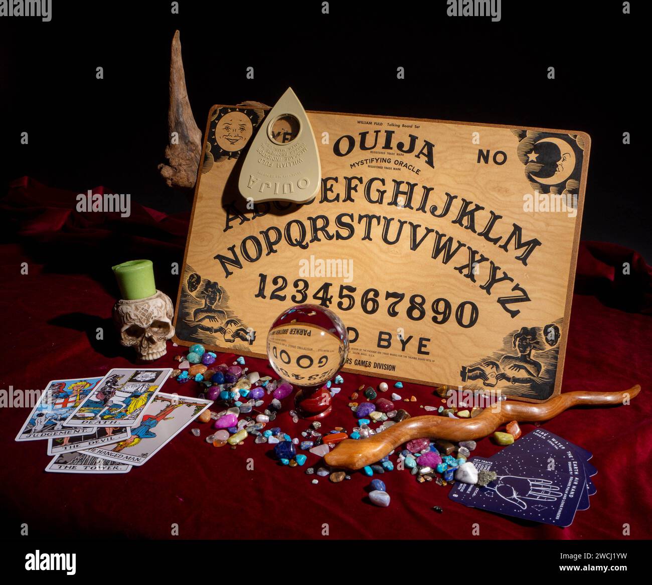 Gypsy fortune telling still hi-res stock photography and images - Alamy