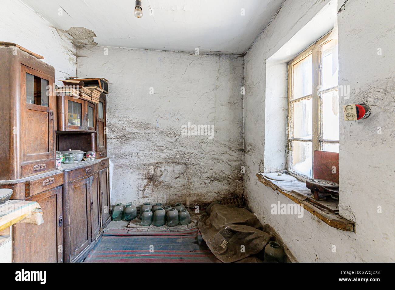 ugly interior apartment room old sloppy not modern Stock Photo - Alamy