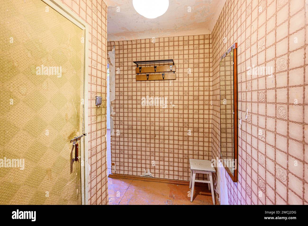 ugly interior apartment room old sloppy not modern Stock Photo - Alamy