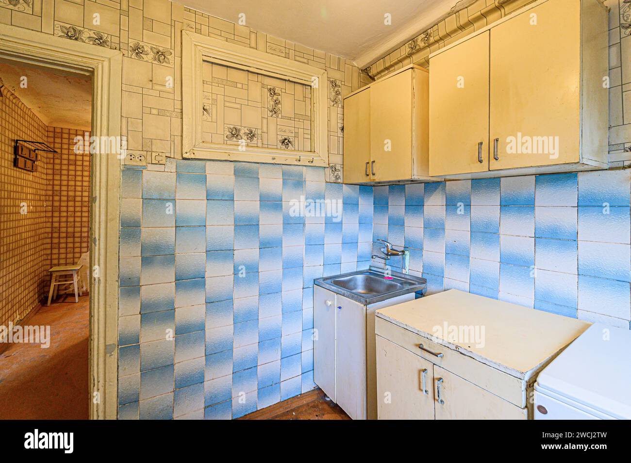 ugly interior apartment room old sloppy not modern Stock Photo - Alamy