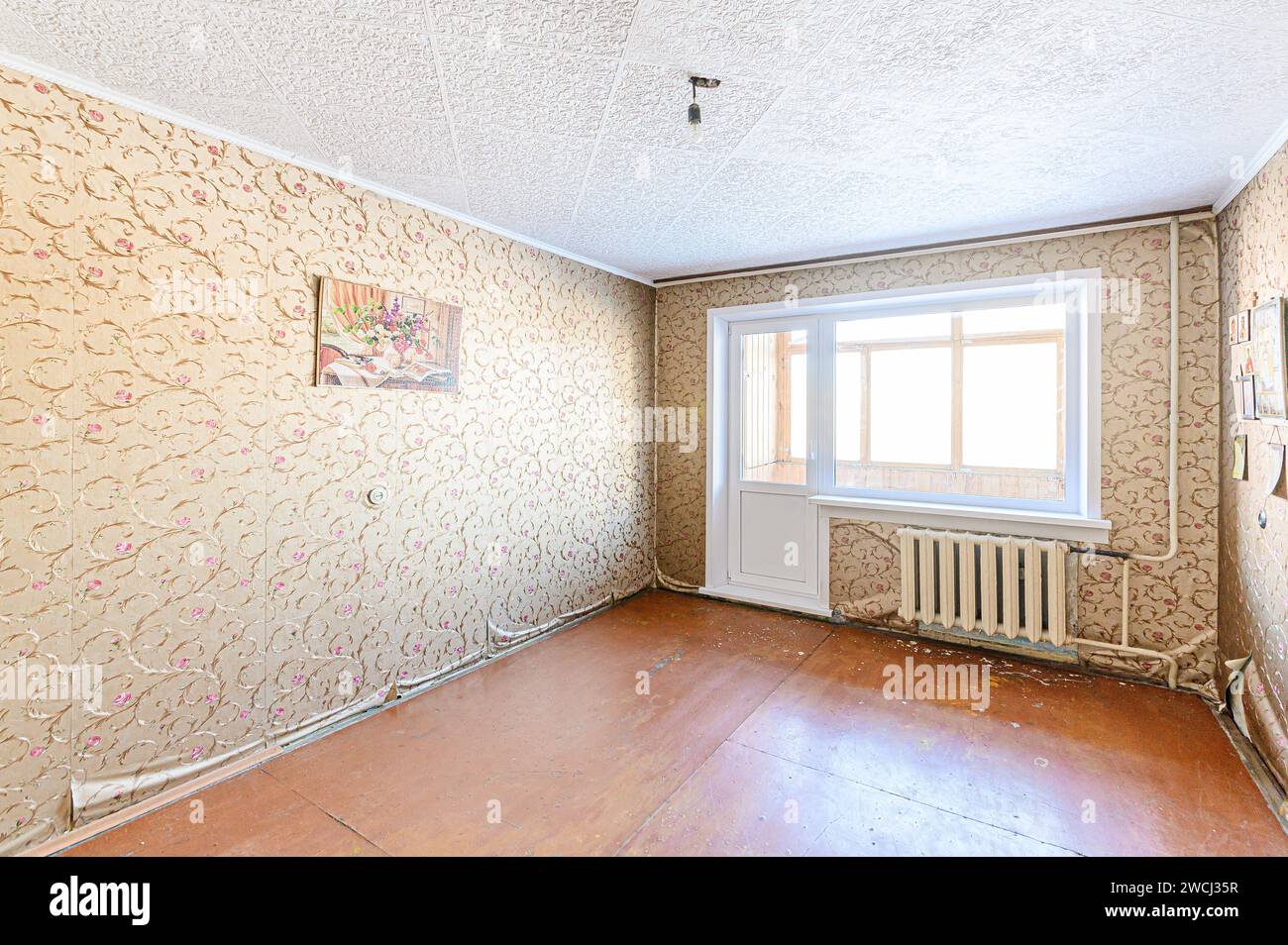 ugly interior apartment room old sloppy not modern Stock Photo - Alamy