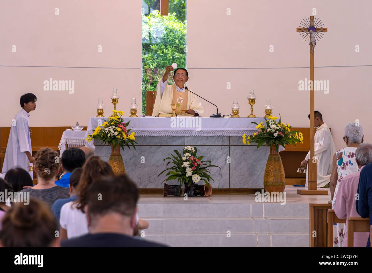 Priest praying catholic hi-res stock photography and images - Alamy