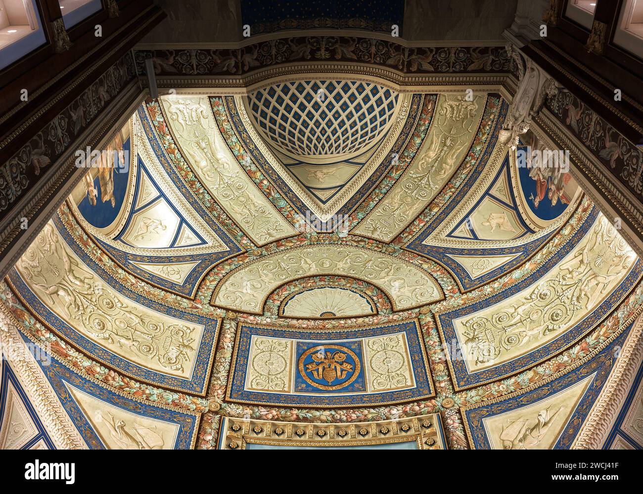 Cupola vatican hi-res stock photography and images - Alamy