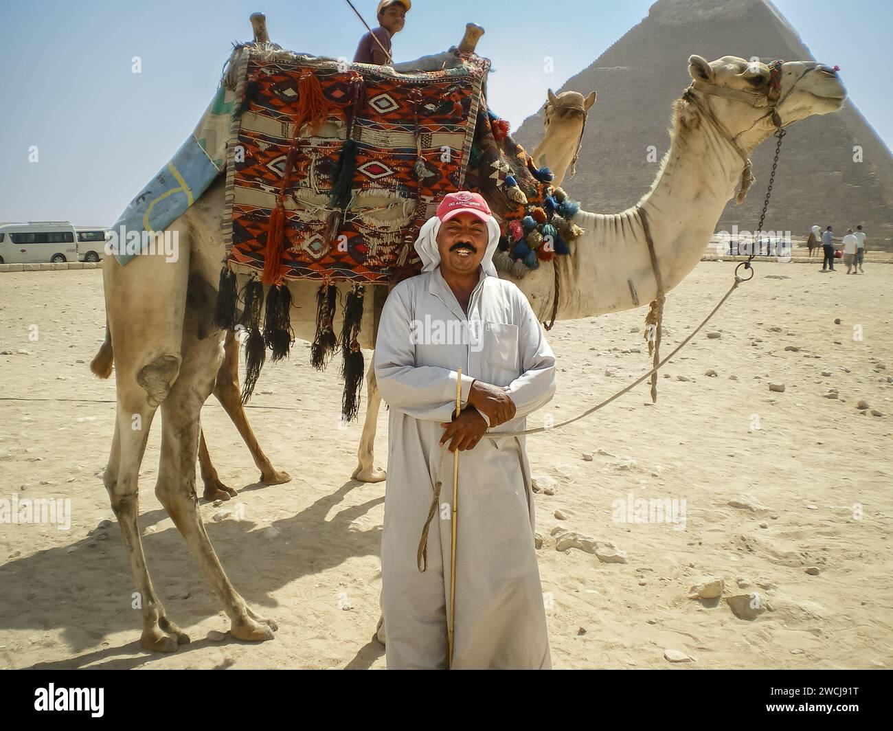 Arab riding a camel in the desert hi-res stock photography and images ...