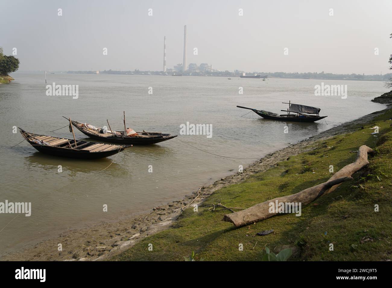 Rajapur canal and the Ganges junction at Fuleswar. Seijberia, Howrah ...