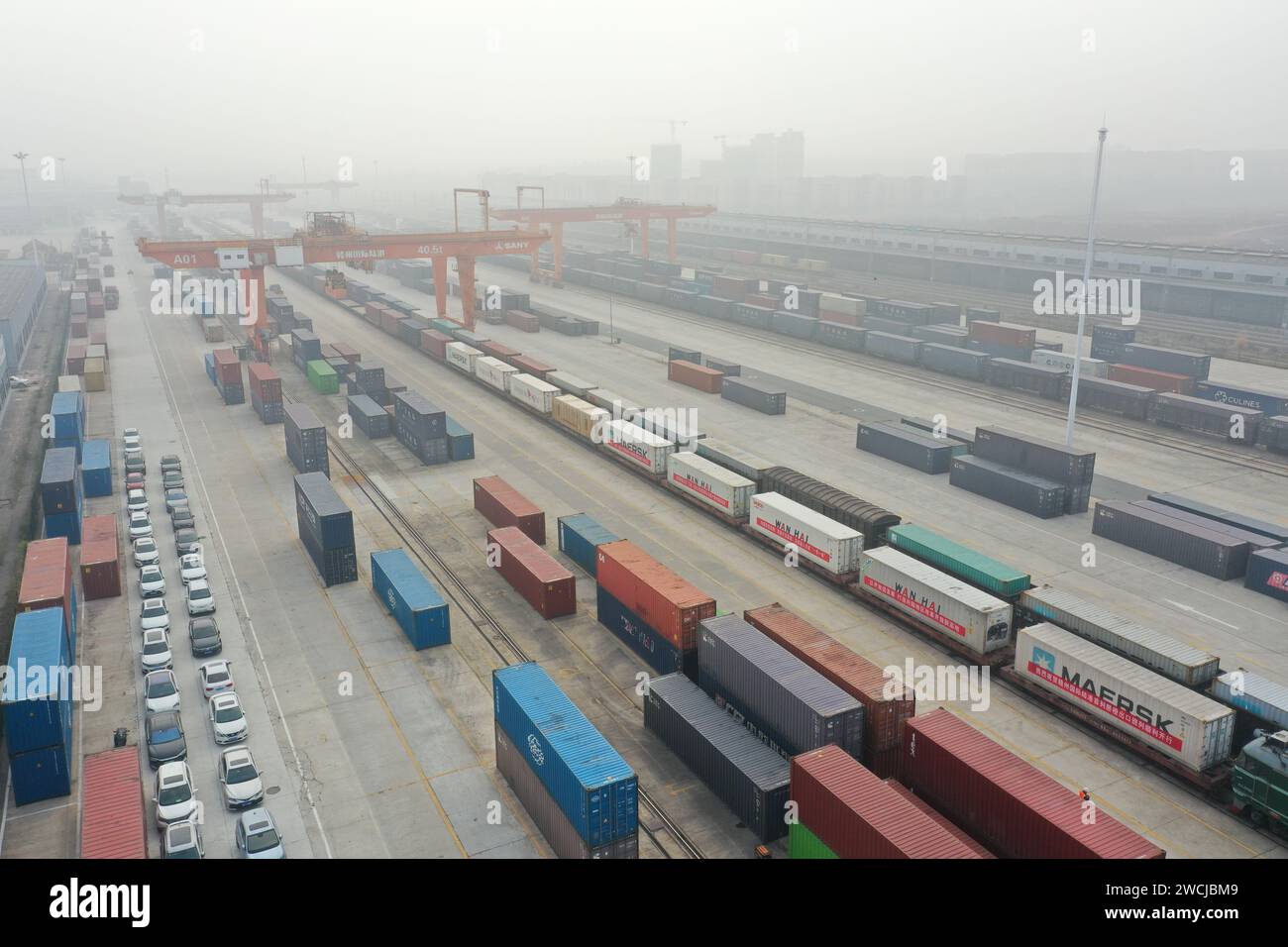 GANZHOU, CHINA - JANUARY 16, 2024 - A navel orange cold chain train ...