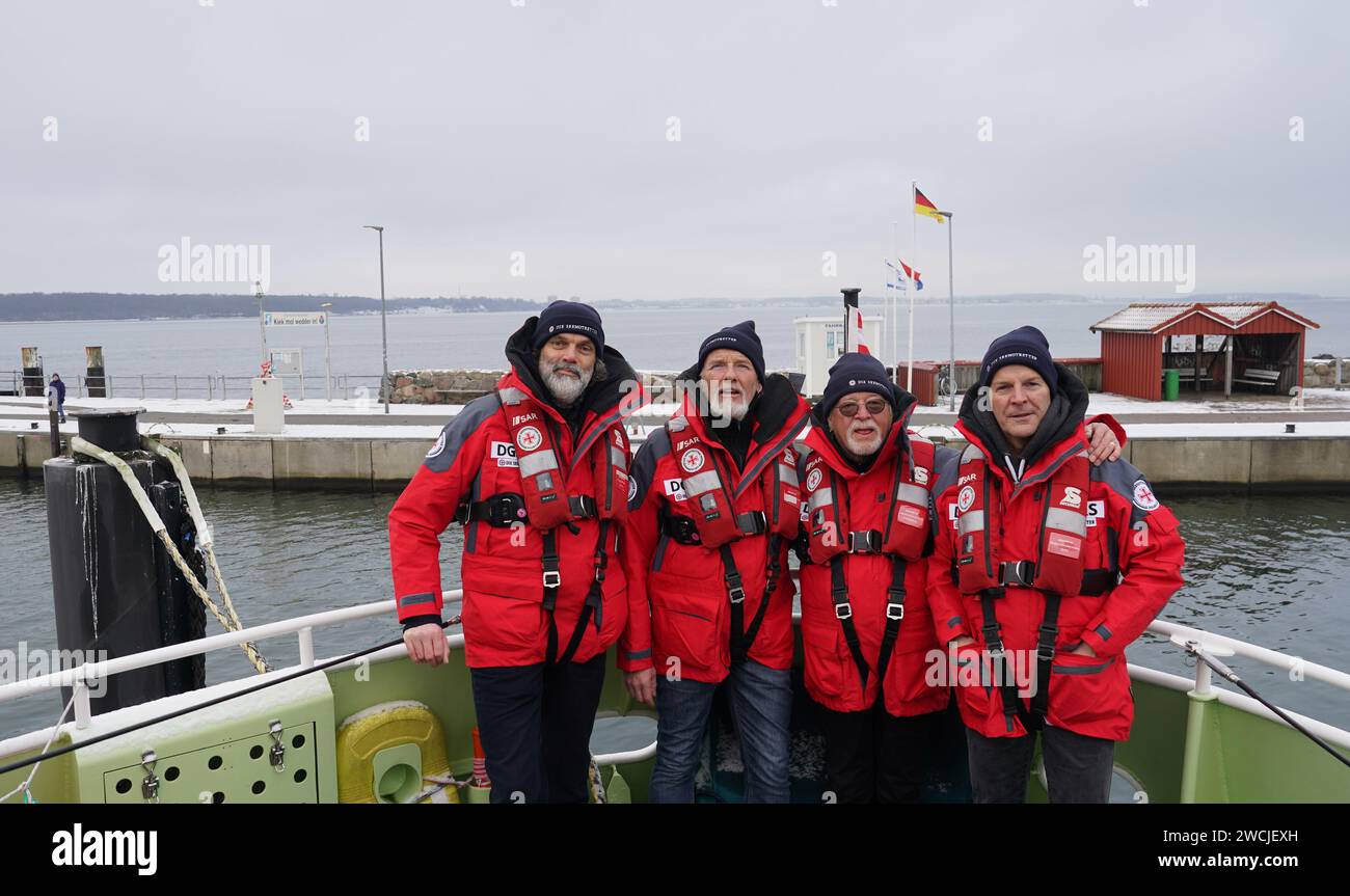 16 January 2024, Schleswig-Holstein, Laboe: The volunteer ambassadors ...