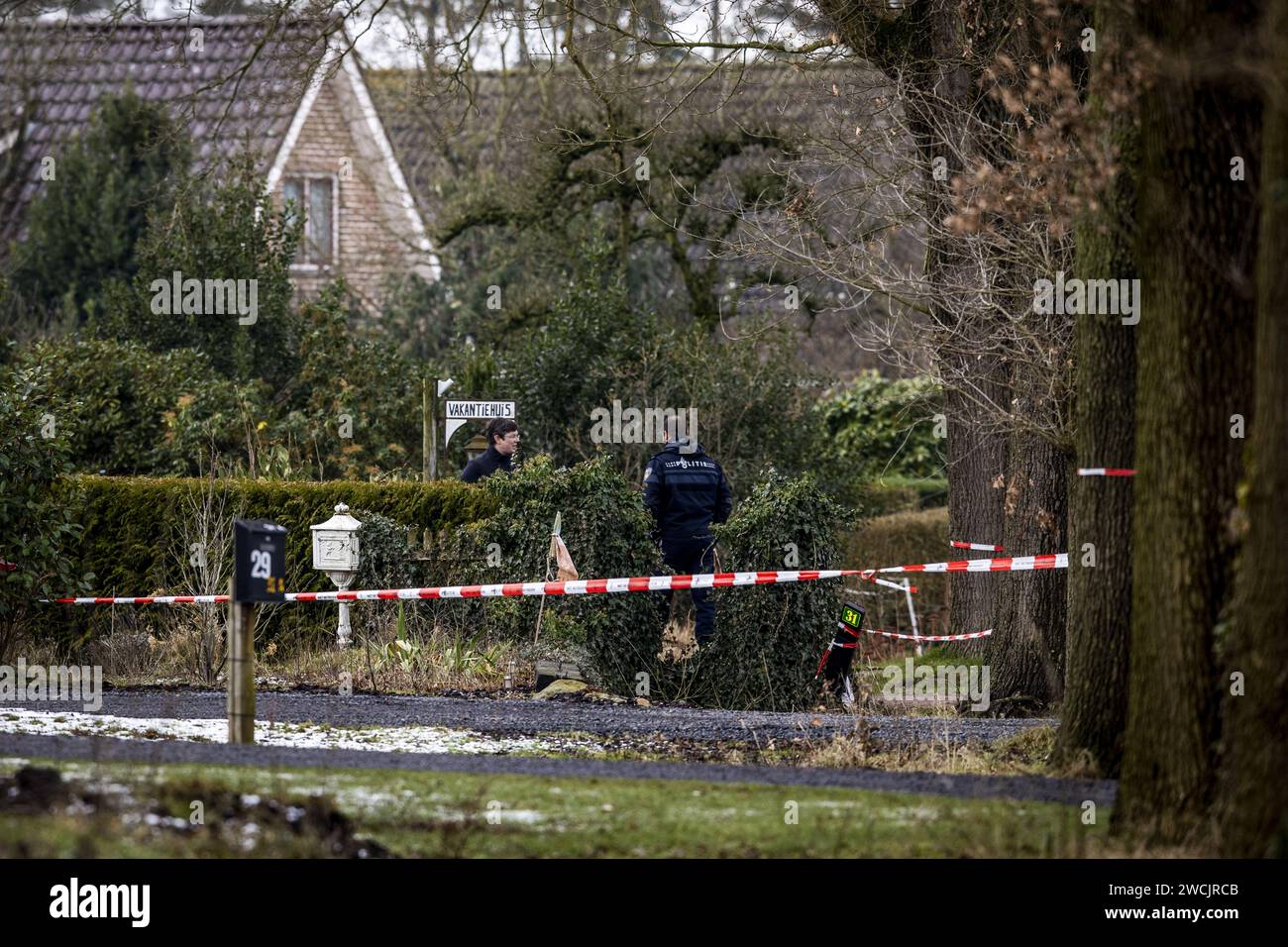 WEITEVEEN - Trace investigation by the police in Weiteveen in Drenthe ...