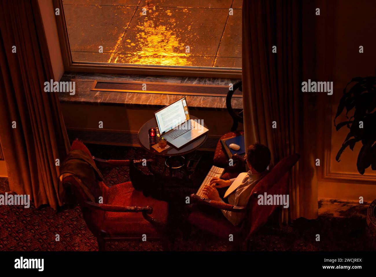 Working in rainfall hi-res stock photography and images - Alamy