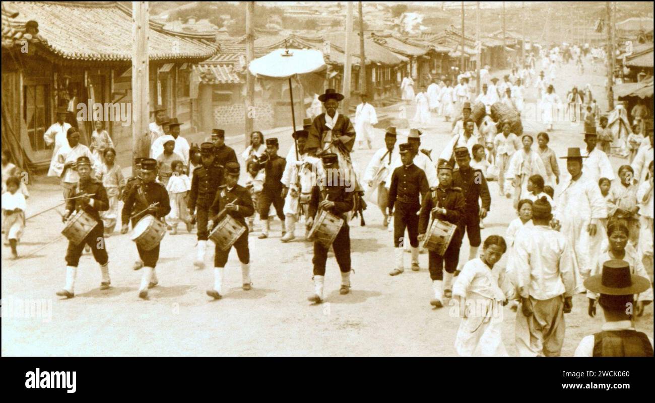 A Korean Drum & Bugle Corps Escorts the Grand-Master of the Emperor's ...