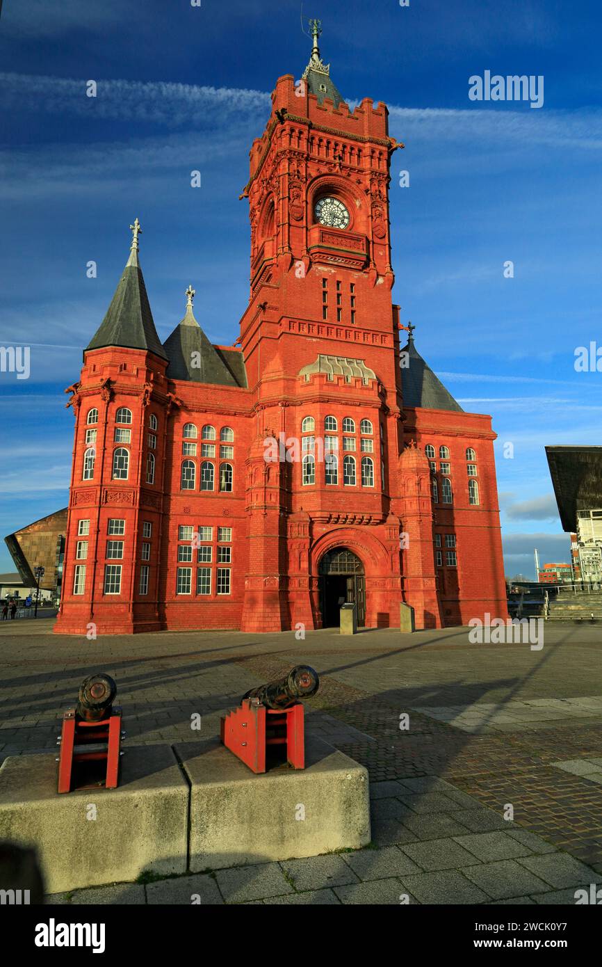 Pierhead clock cardiff hi-res stock photography and images - Alamy