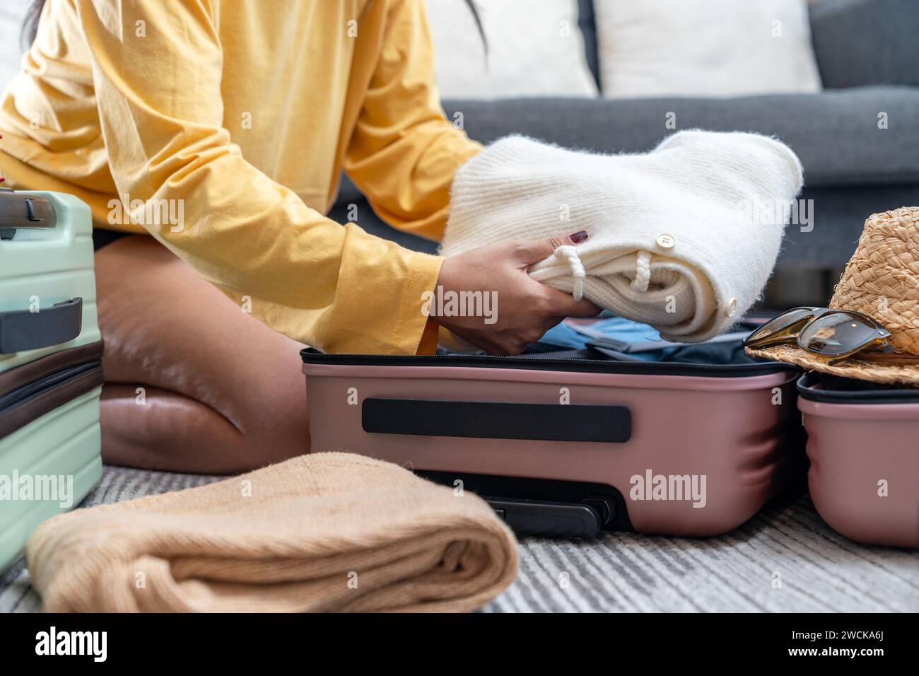 Packing bag and leaving hi-res stock photography and images - Alamy