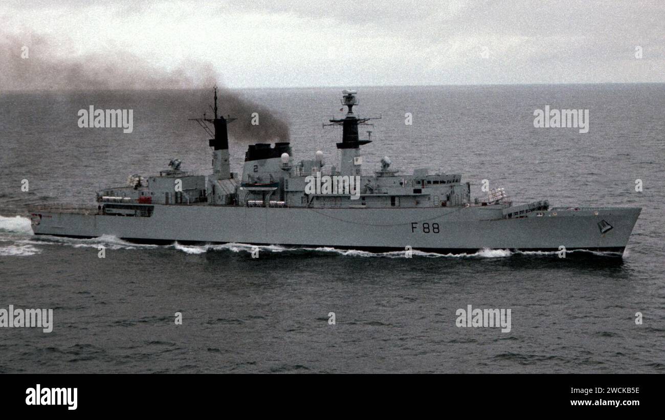 A starboard bow view of the British frigate HMS BROADSWORD (F-88 ...