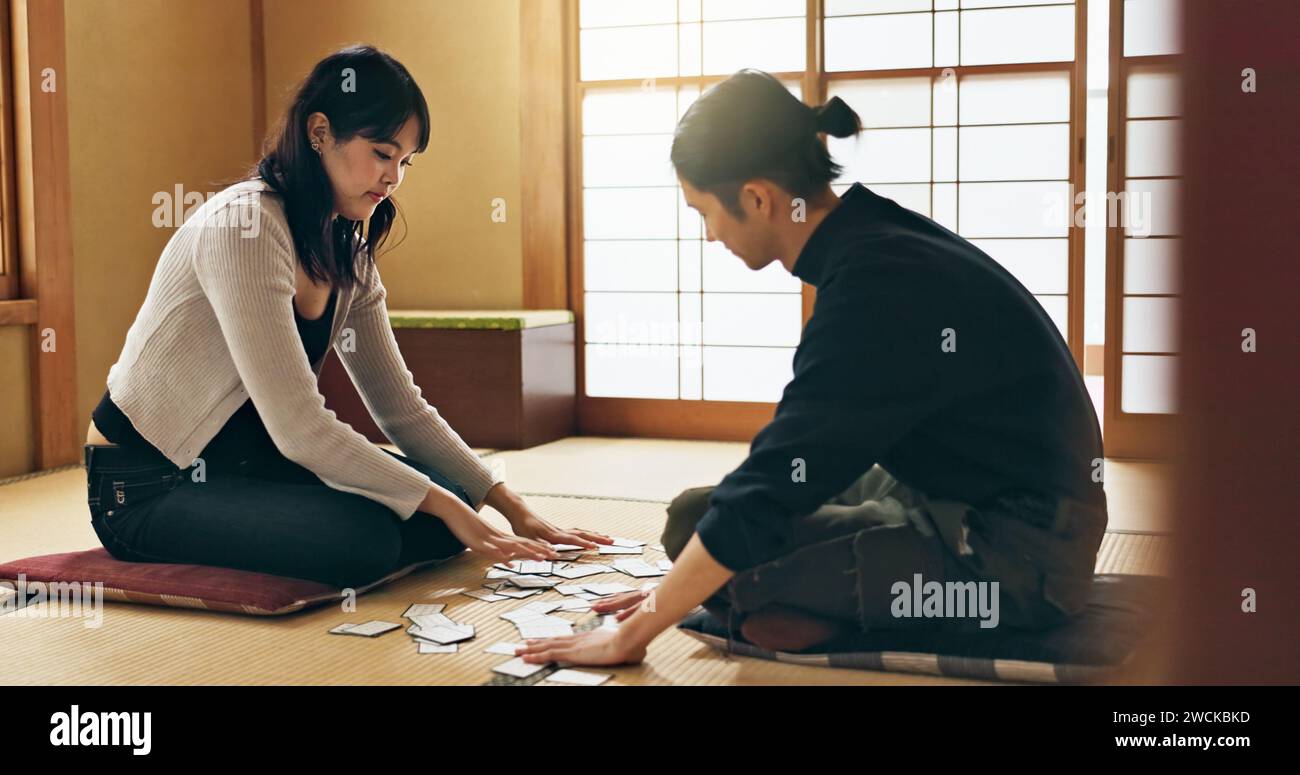 Karuta game hi-res stock photography and images - Alamy