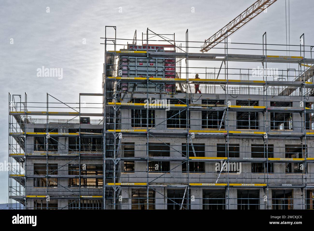 Auf der Baustelle. Der eingerüstete Bau wächst. Salzburg Salzburg ...
