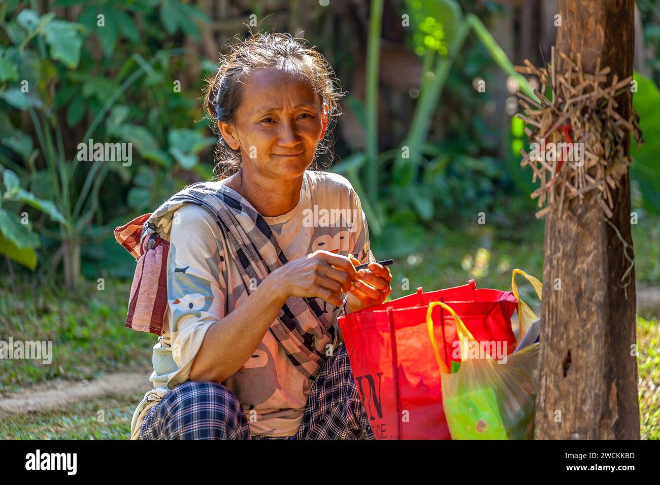 Khmuic people hi-res stock photography and images - Alamy