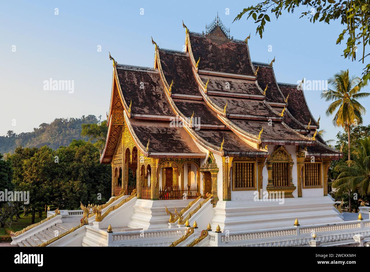 The Royal Palace Temple (Haw Pha Bang) built to house the most sacred ...