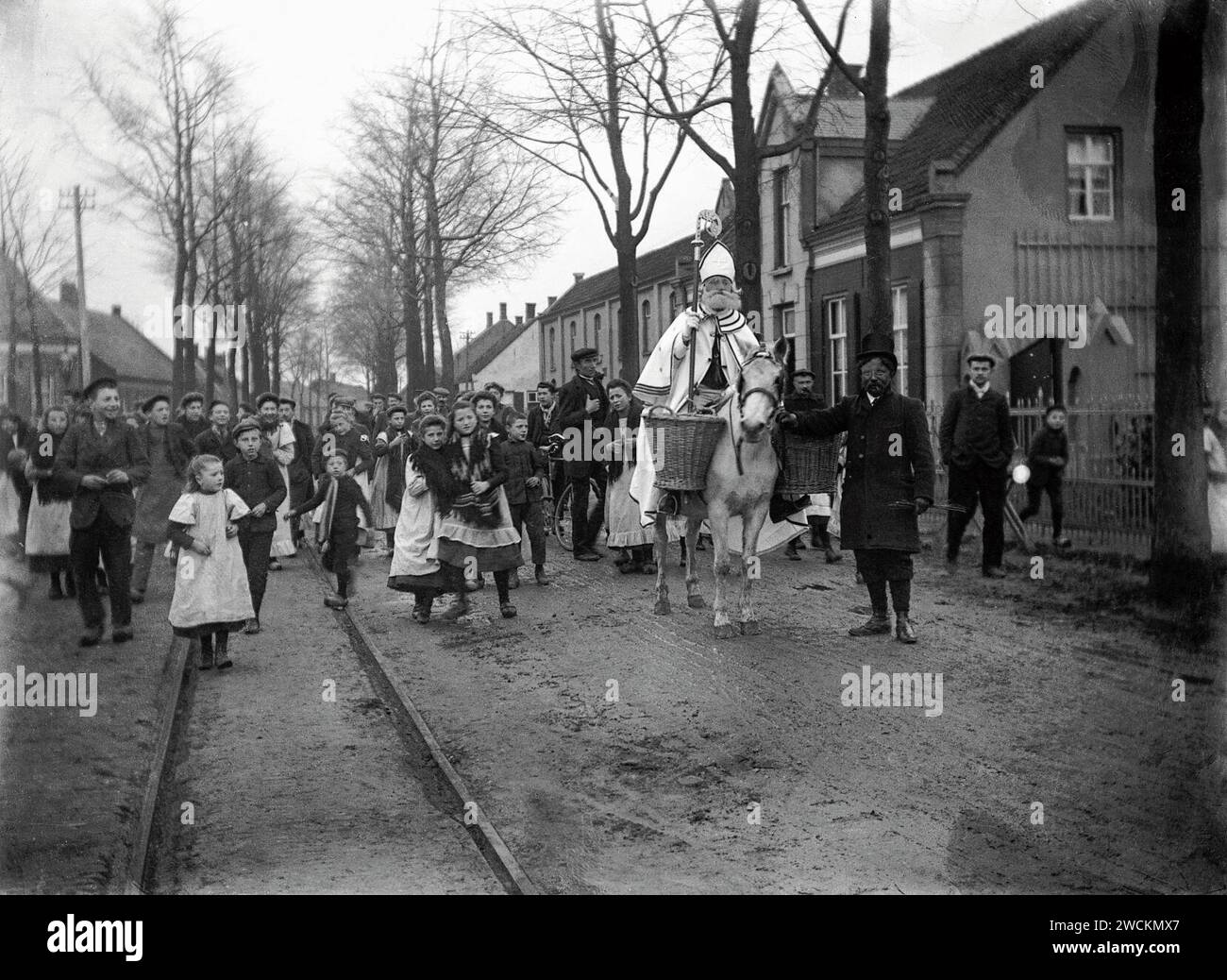 Aankomst van Sinterklaas in een Brabants dorp, in de buurt van ...