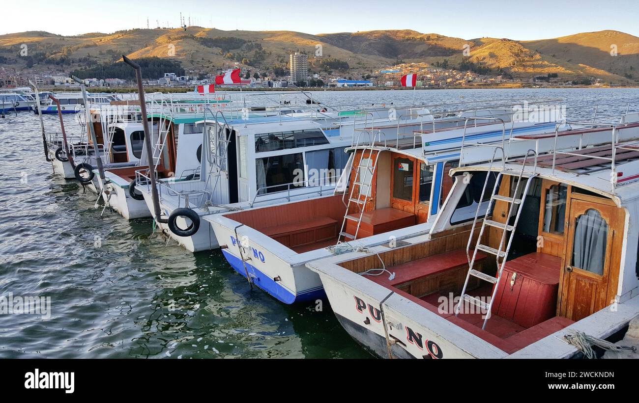 Two boats dock hi-res stock photography and images - Alamy
