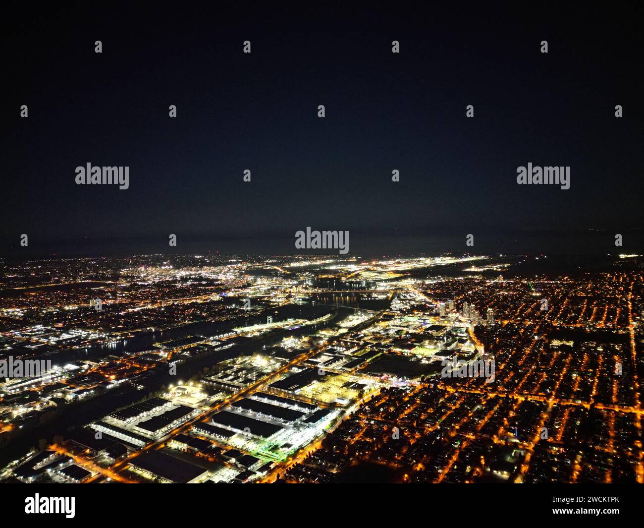 Cityscape from airplane hi-res stock photography and images - Alamy
