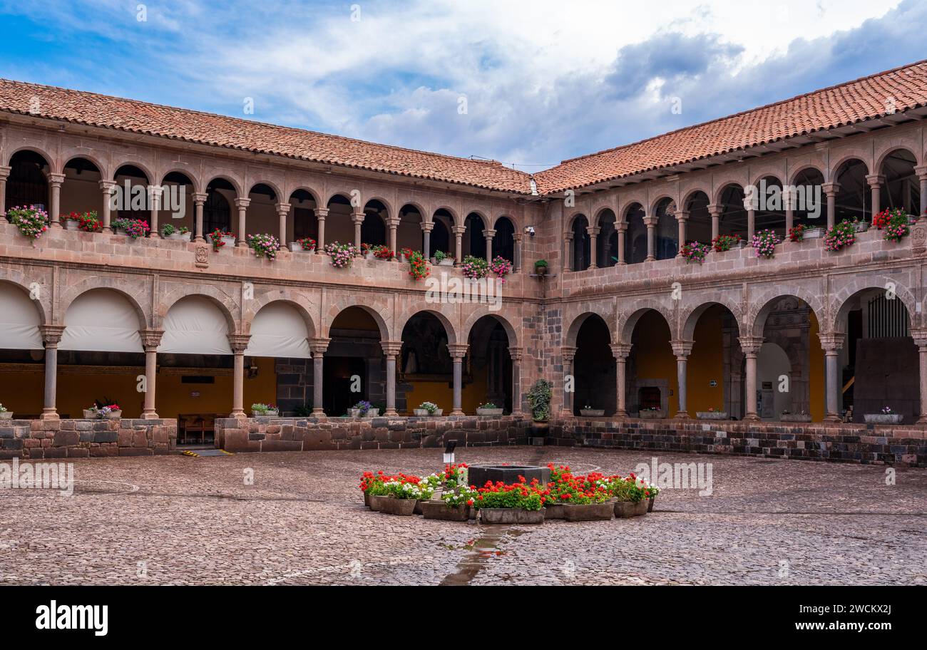 Christ church courtyard hi-res stock photography and images - Alamy