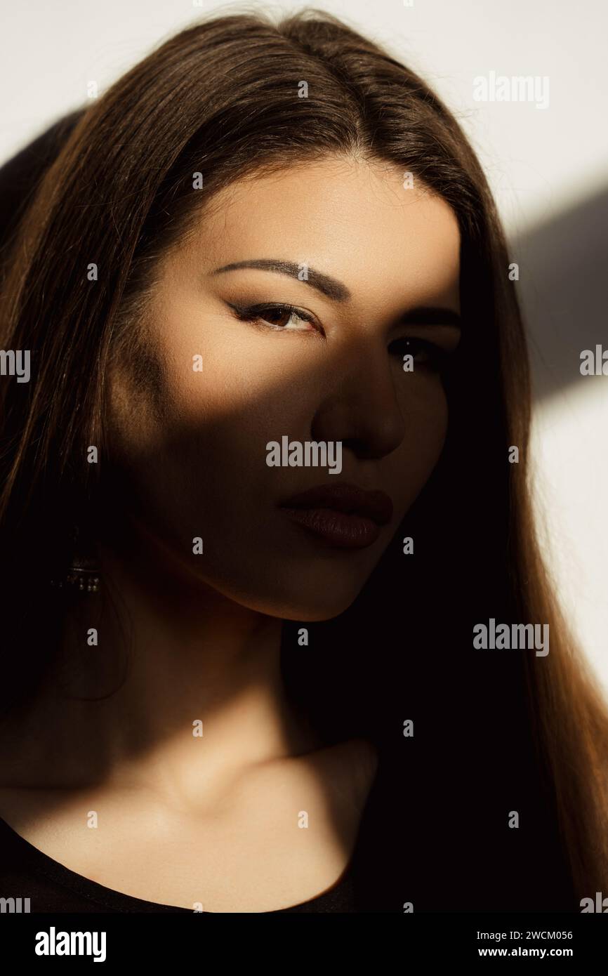 Woman face contrast profile shadow hi-res stock photography and images ...