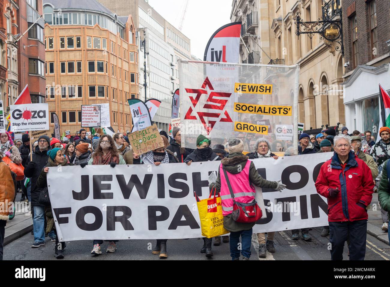 Jewish demonstrators marching in support of Palestine in London. Photo ...