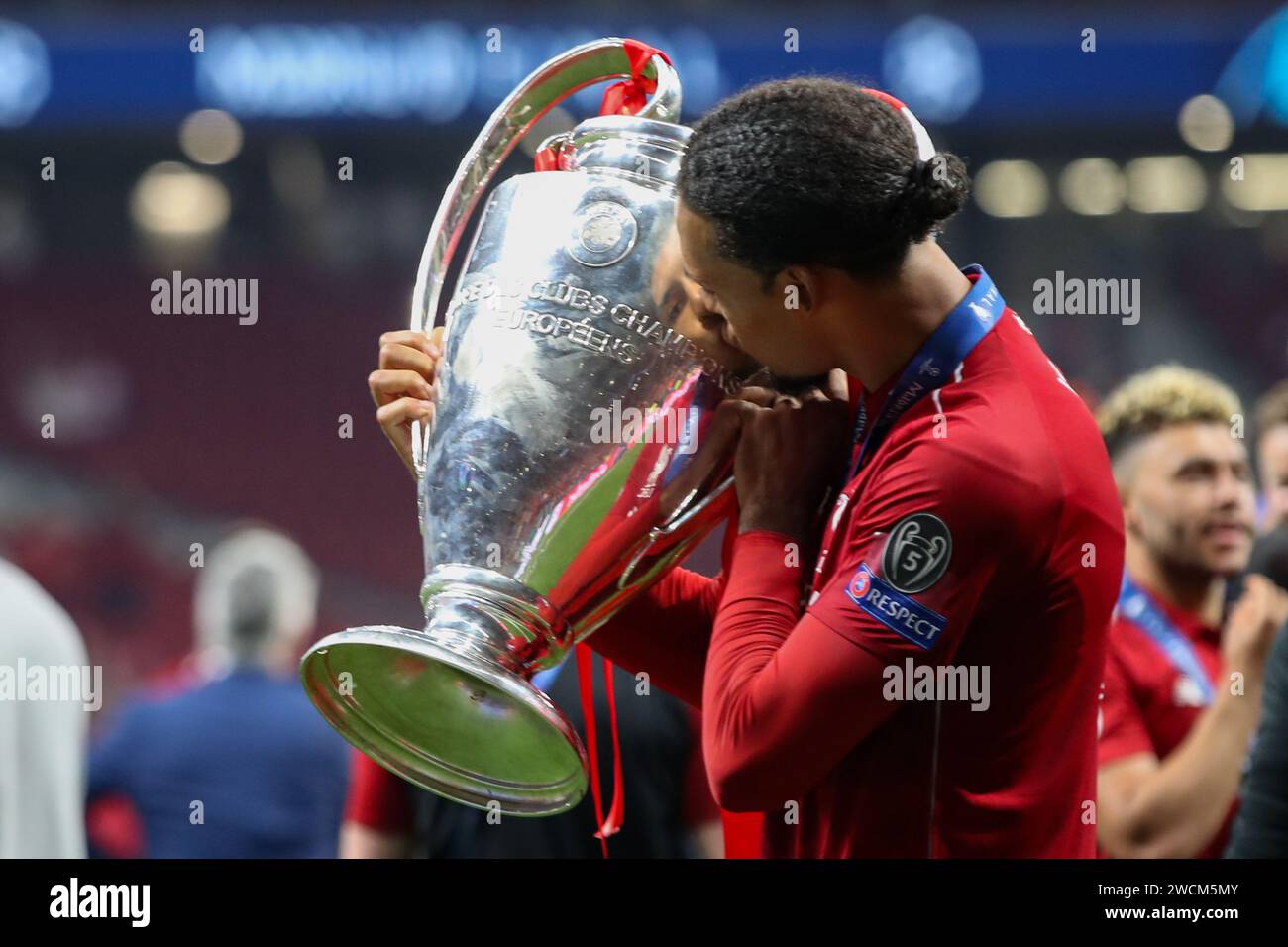 Van dijk champions league trophy hi-res stock photography and images ...