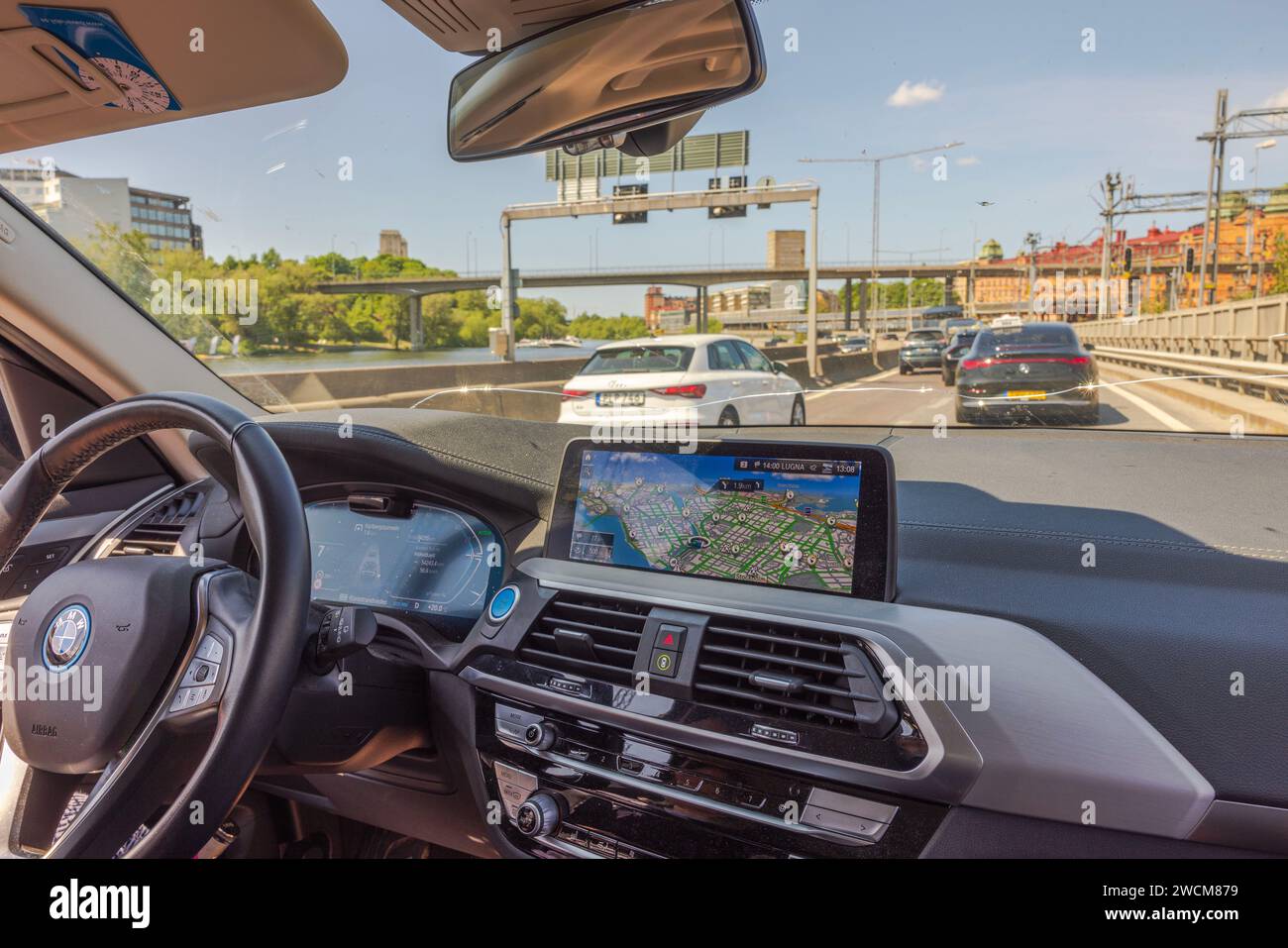 Moving map display hi-res stock photography and images - Alamy