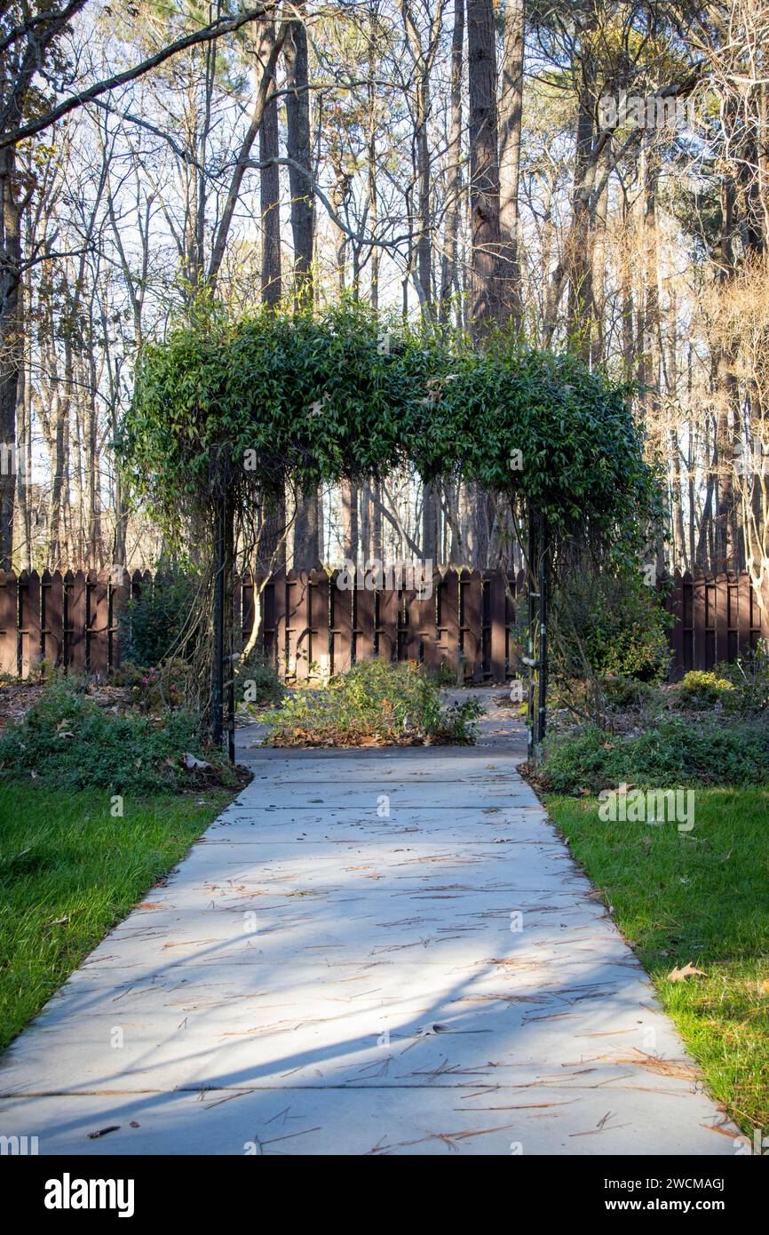 Garden wedding alter hi-res stock photography and images - Alamy