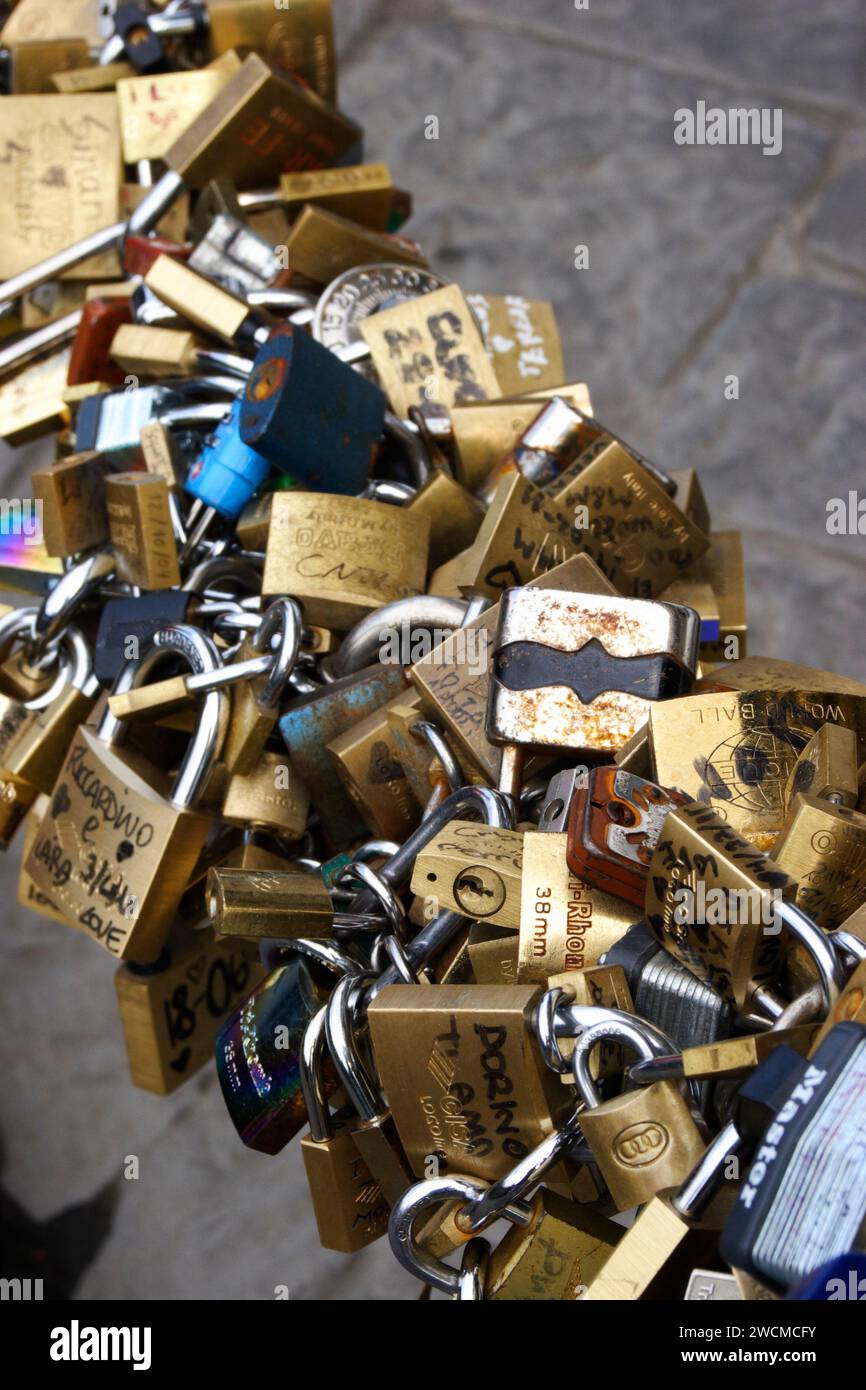 Padlocks on Ponte Vecchio as romantic tokens Stock Photo - Alamy