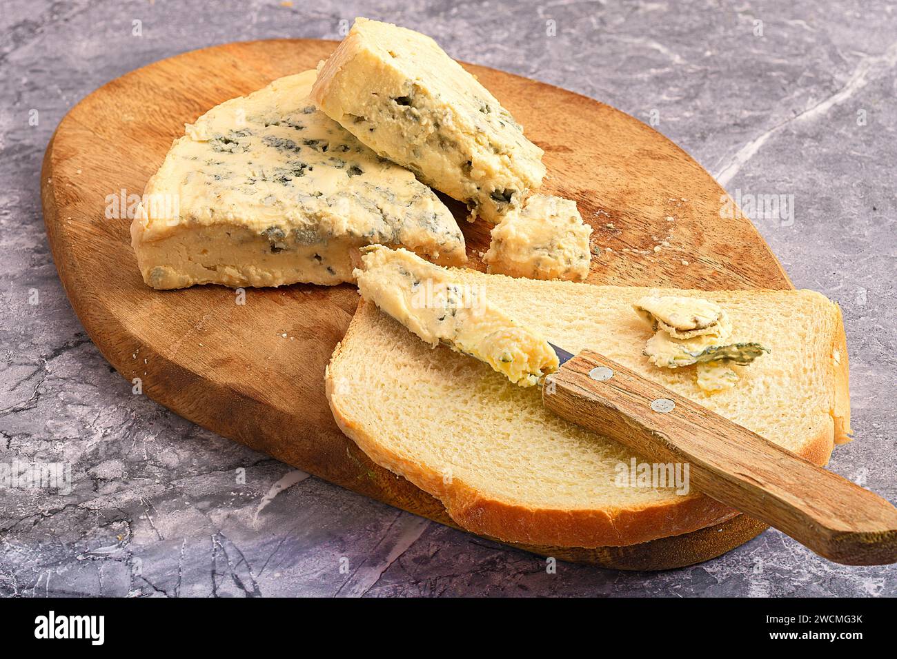 Oval slice hi-res stock photography and images - Alamy