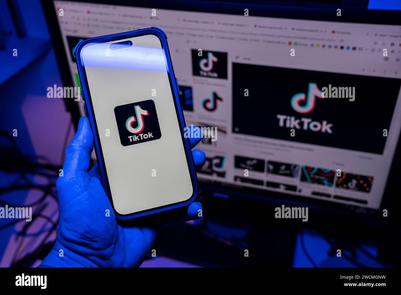 Tik tok illustration hi-res stock photography and images - Alamy