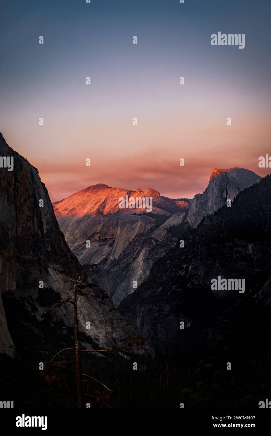 El cap and half dome hi-res stock photography and images - Alamy