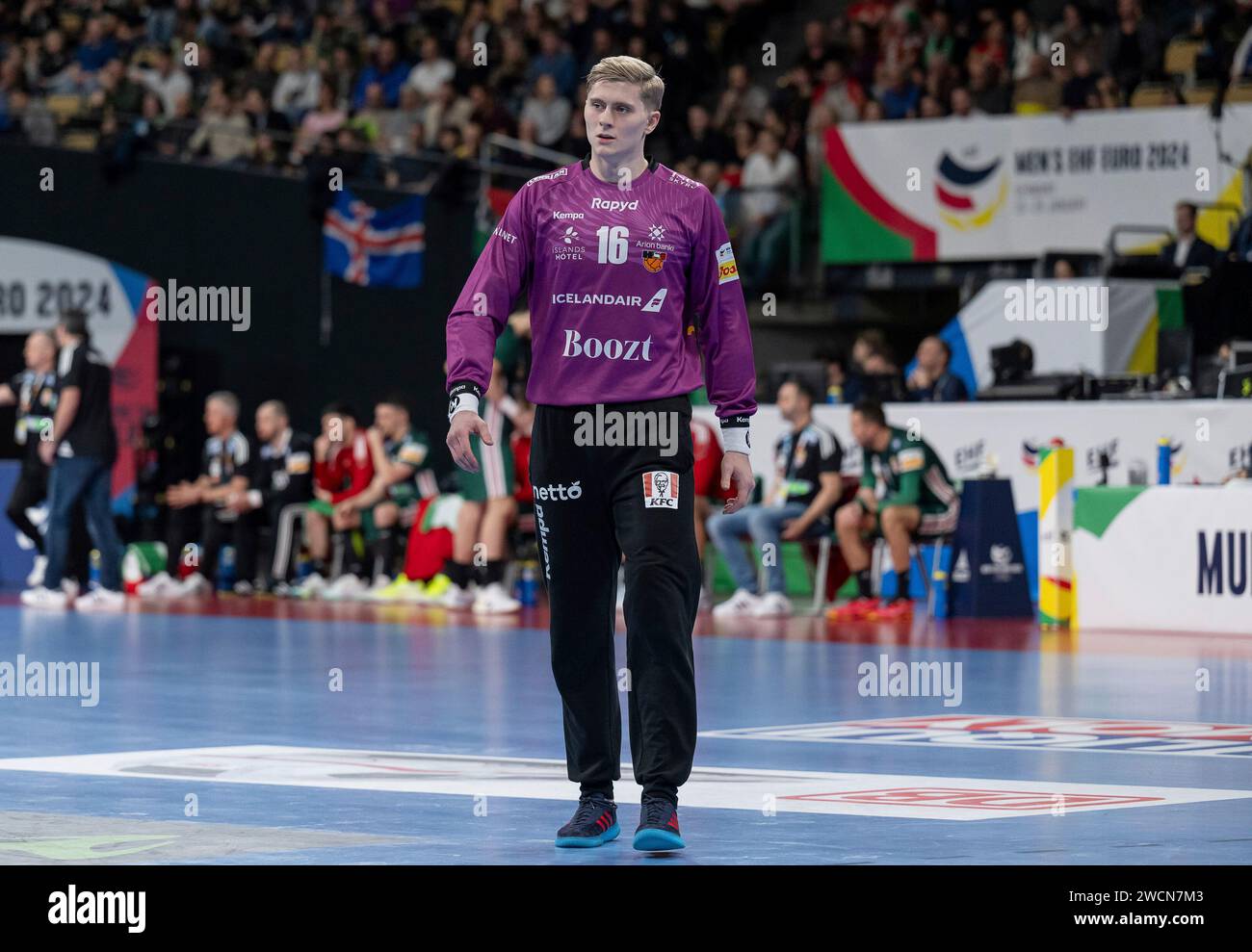 Muenchen, Deutschland. 16th Jan, 2024. Viktor Hallgrimsson (Torwart ...