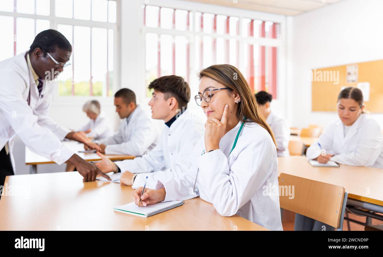 Student listening carefully hi-res stock photography and images - Alamy