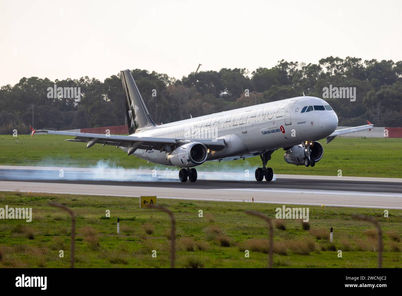 Turkish Airlines Airbus A321-231 (Reg.: TC-JRB) in special Star ...