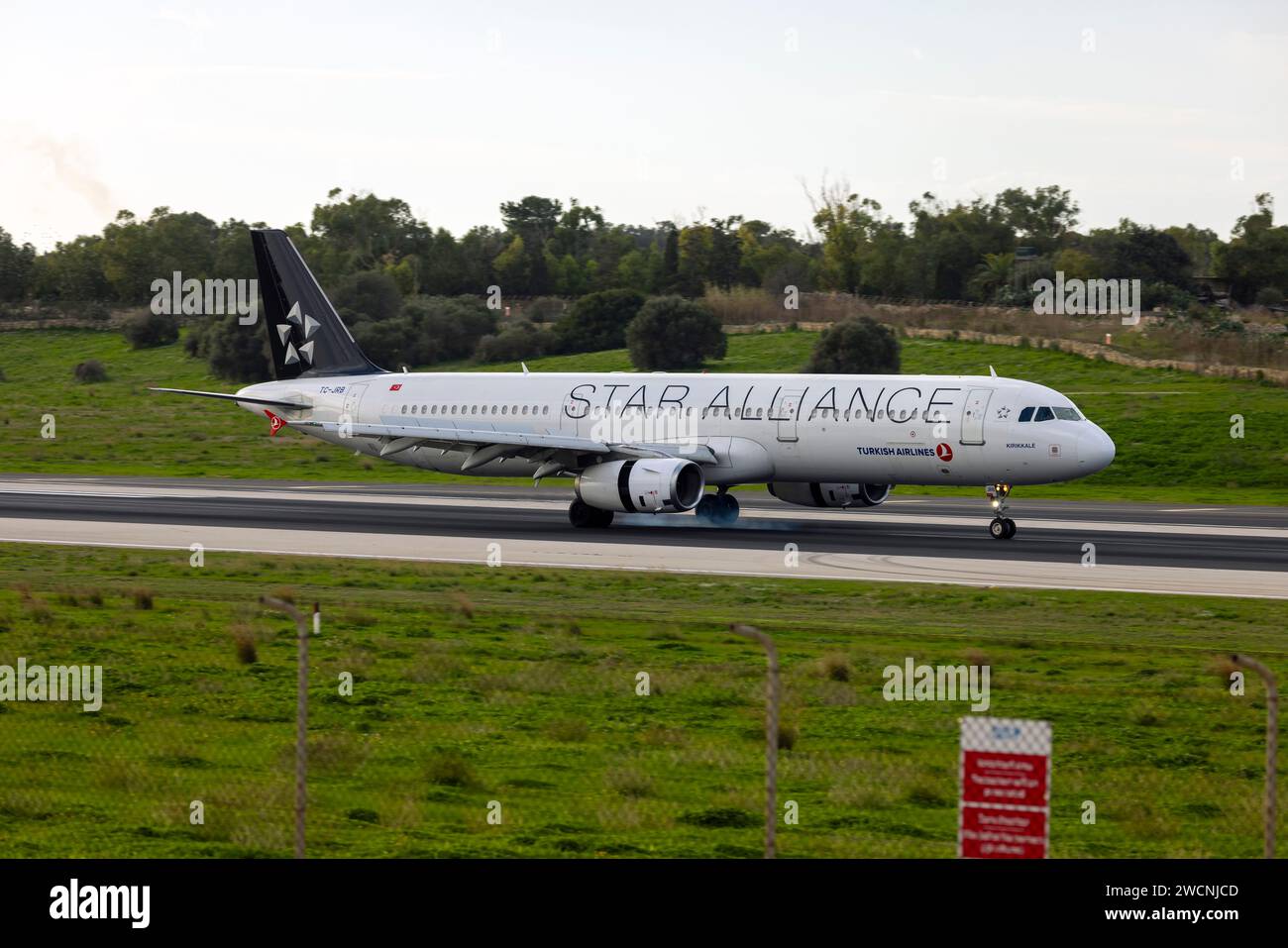 Turkish Airlines Airbus A321-231 (Reg.: TC-JRB) in special Star ...