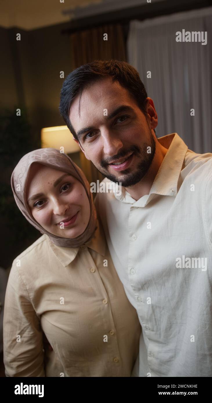 Vertical mobile phone video orientation hi-res stock photography and ...